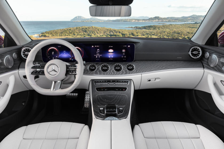 MBUX CarPlay Full Screen Hack: How to Achieve It - Carplay for Mercedes ...